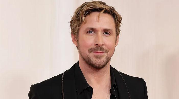 Ryan Gosling turns into a ‘Swiftie' during SNL sing along: Video
