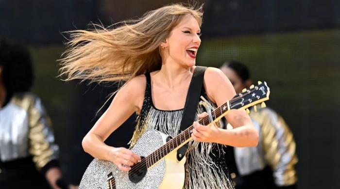 Taylor Swift reenacted THIS movie scene to clap back at her bullies