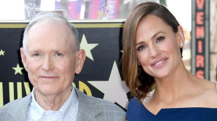 Jennifer Garner talks emotionally about dad William's death