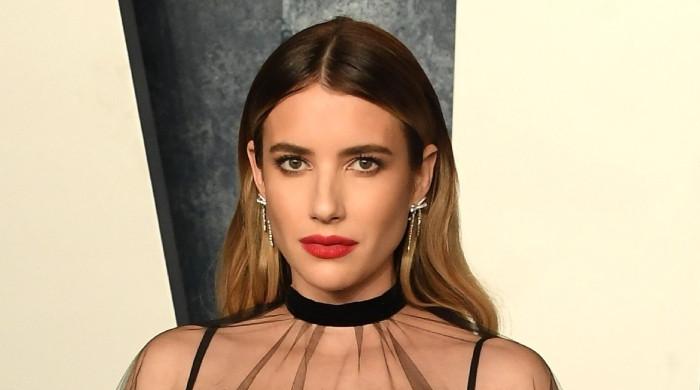 Emma Roberts thanks aunt Julia Roberts for mom-training