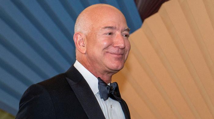 How does Jeff Bezos spend his mornings?