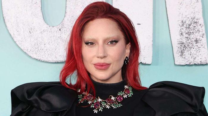 Lady Gaga mobbed at famous chat show