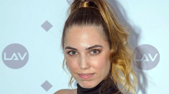 Amber Le Bon flaunts baby bump amid first pregnancy