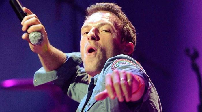 Coldplay's Chris Martin's strange behavior caught on camera