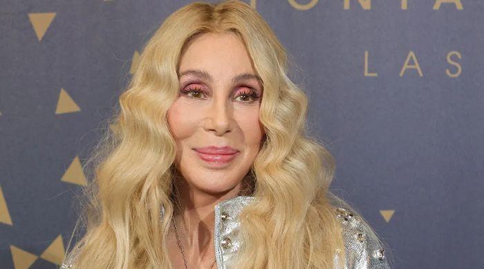 Cher channels Julia Roberts' 'Pretty Woman' in real-life