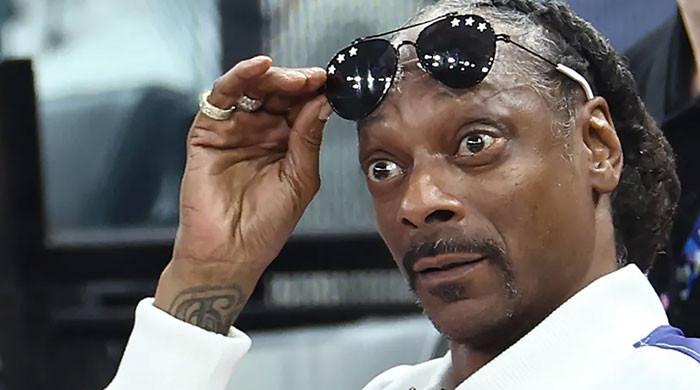 Snoop Dogg gets surprise from legendary musician