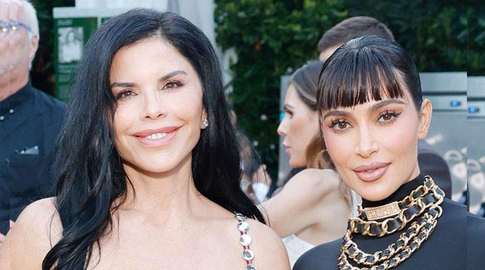 Real Reason Behind Kim Kardashian Jeff Bezos Fiancees Bond At Oscars 3824