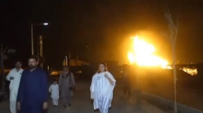 Karachi residents flock to witness Korangi fire as flames unabated for ...