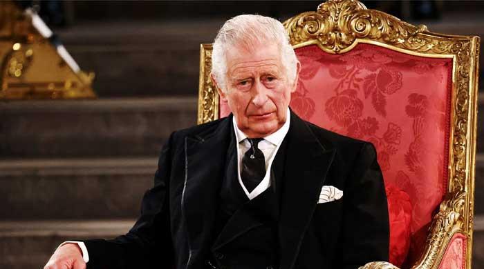 King Charles' security guard moves with fake arm?