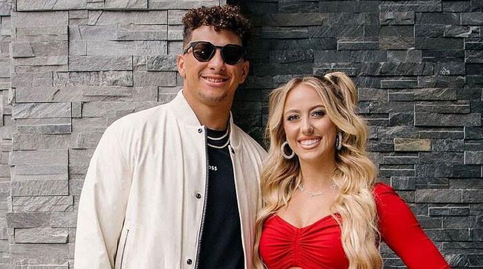 Brittany, Patrick Mahomes share first glimpse of baby daughter Golden