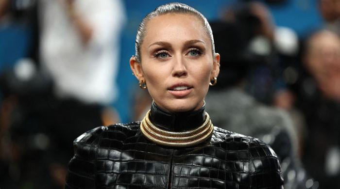 Miley Cyrus stuns fans with mashup of two hit tracks at Paris concert