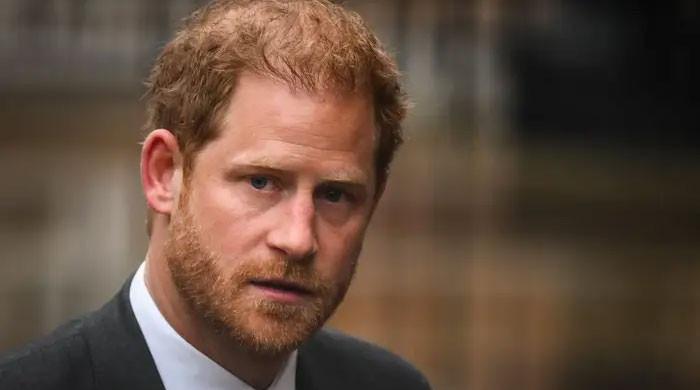 Prince Harry stands alone facing a bullying row without Meghan Markle's ...
