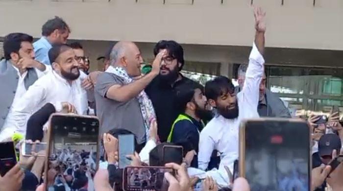 Ex-senator Mushtaq Ahmad gets heroic welcome after release from Israeli detention