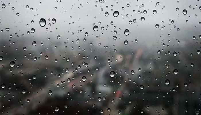Light rain turns weather pleasant in Karachi